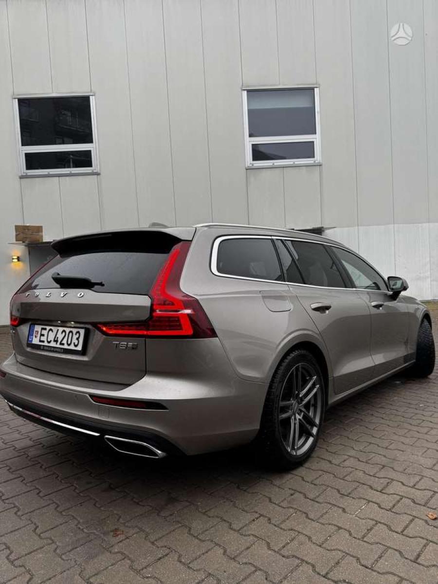 Brown Volvo V60 2020 in Vilnius, with an engine capacity of 1.97 L and mileage of 102 thousand km for 28500 €, photo 10 on AUTOMOTO.COM.LV