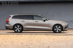 Brūns Volvo V60 2021 Jelgava, ar dzinēja tilpumu 2.00 L un nobraukumu 184 tūkst. km par 17000 €, foto 4 vietnē AUTOMOTO.COM.LV