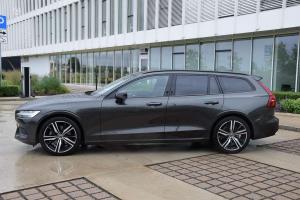 Brūns Volvo V60 2021 Viļņa, ar dzinēja tilpumu 1.97 L un nobraukumu 195 tūkst. km par 16700 €, foto 10 vietnē AUTOMOTO.COM.LV