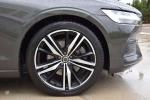Brūns Volvo V60 2021 Viļņa, ar dzinēja tilpumu 1.97 L un nobraukumu 195 tūkst. km par 16700 €, foto 15 vietnē AUTOMOTO.COM.LV