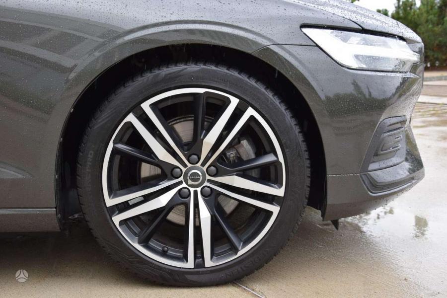Brūns Volvo V60 2021 Viļņa, ar dzinēja tilpumu 1.97 L un nobraukumu 195 tūkst. km par 16700 €, foto 15 vietnē AUTOMOTO.COM.LV