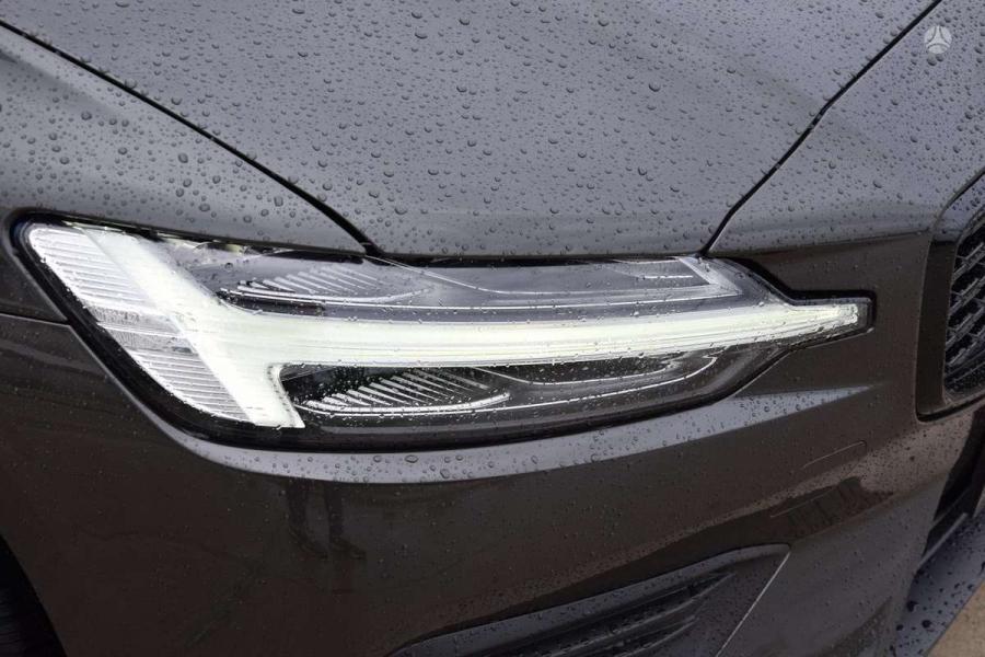 Brūns Volvo V60 2021 Viļņa, ar dzinēja tilpumu 1.97 L un nobraukumu 195 tūkst. km par 16700 €, foto 16 vietnē AUTOMOTO.COM.LV