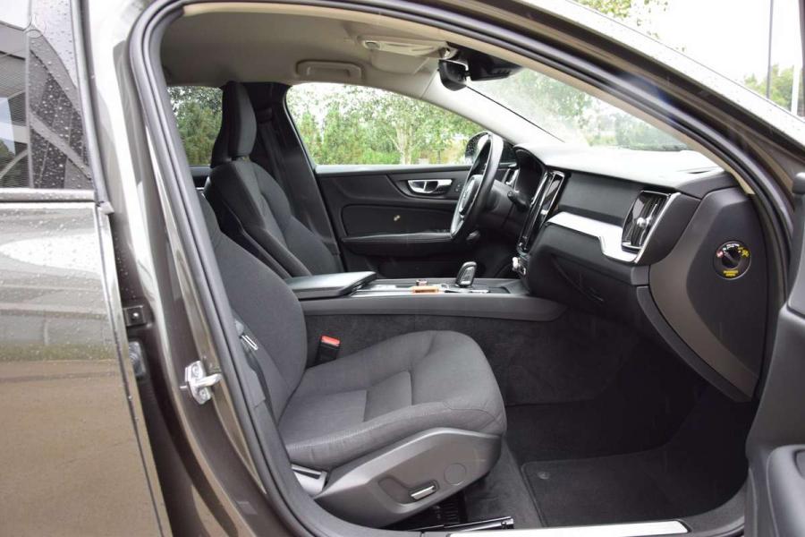Brūns Volvo V60 2021 Viļņa, ar dzinēja tilpumu 1.97 L un nobraukumu 195 tūkst. km par 16700 €, foto 22 vietnē AUTOMOTO.COM.LV