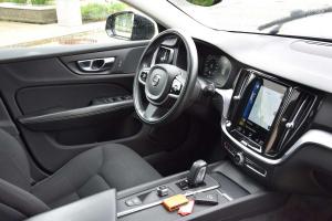 Brūns Volvo V60 2021 Viļņa, ar dzinēja tilpumu 1.97 L un nobraukumu 195 tūkst. km par 16700 €, foto 24 vietnē AUTOMOTO.COM.LV