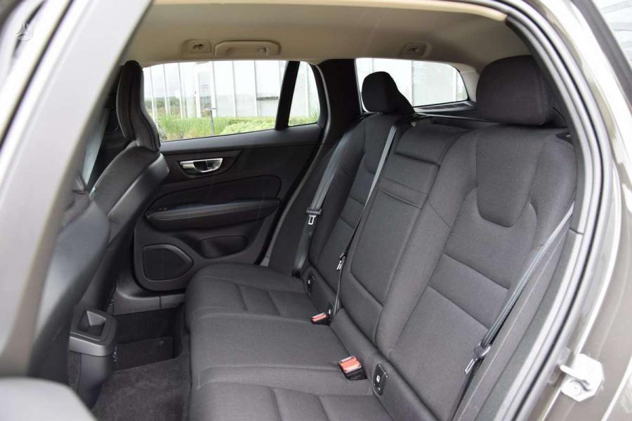 Brūns Volvo V60 2021 Viļņa, ar dzinēja tilpumu 1.97 L un nobraukumu 195 tūkst. km par 16700 €, foto 27 vietnē AUTOMOTO.COM.LV