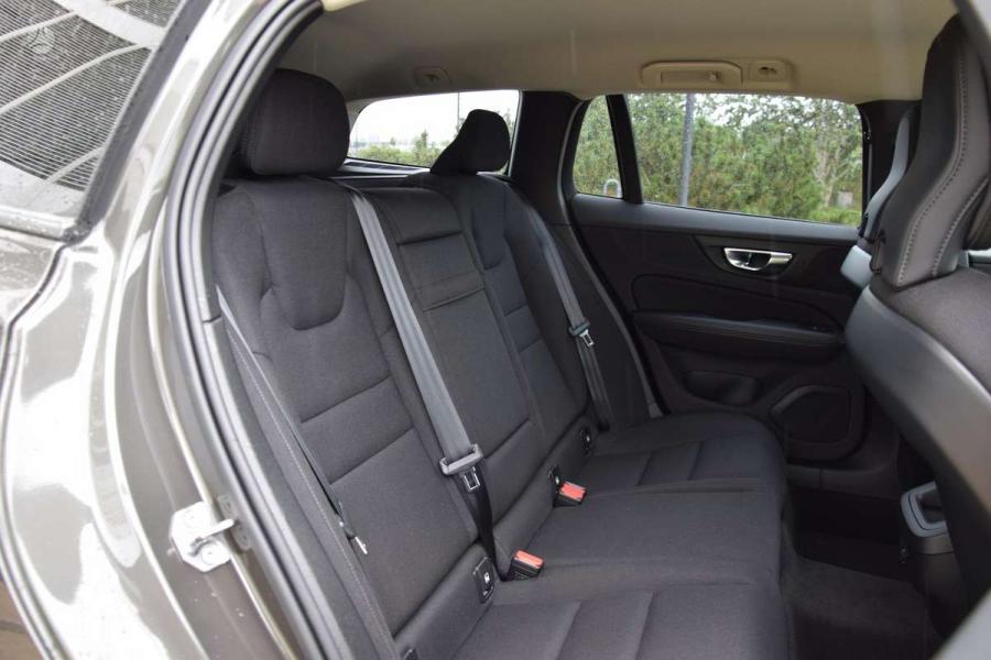 Brūns Volvo V60 2021 Viļņa, ar dzinēja tilpumu 1.97 L un nobraukumu 195 tūkst. km par 16700 €, foto 28 vietnē AUTOMOTO.COM.LV