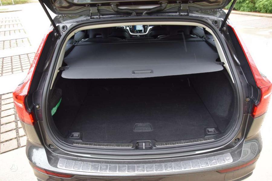 Brūns Volvo V60 2021 Viļņa, ar dzinēja tilpumu 1.97 L un nobraukumu 195 tūkst. km par 16700 €, foto 39 vietnē AUTOMOTO.COM.LV