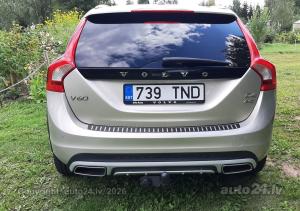 Smilšu krāsa Volvo V60 Cross Country 2018 Tallina, ar dzinēja tilpumu 2.40 L un nobraukumu 280 tūkst. km par 14900 €, foto 6 vietnē AUTOMOTO.COM.LV