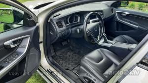 Smilšu krāsa Volvo V60 Cross Country 2018 Tallina, ar dzinēja tilpumu 2.40 L un nobraukumu 280 tūkst. km par 14900 €, foto 7 vietnē AUTOMOTO.COM.LV