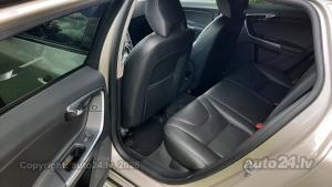Smilšu krāsa Volvo V60 Cross Country 2018 Tallina, ar dzinēja tilpumu 2.40 L un nobraukumu 280 tūkst. km par 14900 €, foto 10 vietnē AUTOMOTO.COM.LV