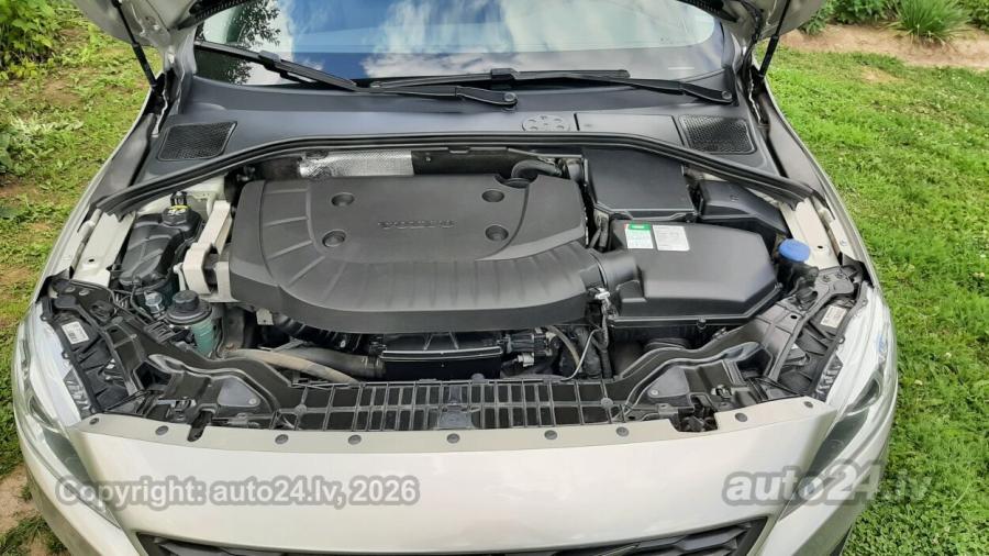 Smilšu krāsa Volvo V60 Cross Country 2018 Tallina, ar dzinēja tilpumu 2.40 L un nobraukumu 280 tūkst. km par 14900 €, foto 15 vietnē AUTOMOTO.COM.LV