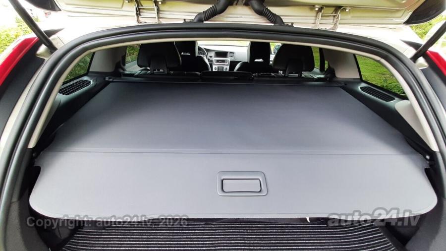 Smilšu krāsa Volvo V60 Cross Country 2018 Tallina, ar dzinēja tilpumu 2.40 L un nobraukumu 280 tūkst. km par 14900 €, foto 16 vietnē AUTOMOTO.COM.LV