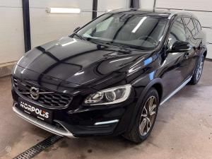 Melns Volvo V60 Cross Country 2018 Viļņa, ar dzinēja tilpumu 1.97 L un nobraukumu 201 tūkst. km par 11979 €, foto  vietnē AUTOMOTO.COM.LV