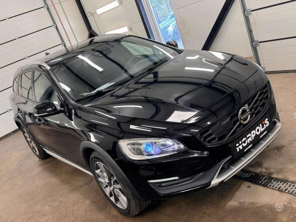 Melns Volvo V60 Cross Country 2018 Viļņa, ar dzinēja tilpumu 1.97 L un nobraukumu 201 tūkst. km par 11979 €, foto 5 vietnē AUTOMOTO.COM.LV