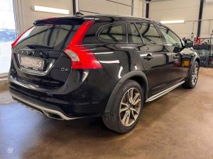 Melns Volvo V60 Cross Country 2018 Viļņa, ar dzinēja tilpumu 1.97 L un nobraukumu 201 tūkst. km par 11979 €, foto 7 vietnē AUTOMOTO.COM.LV