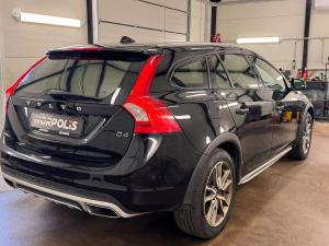 Melns Volvo V60 Cross Country 2018 Viļņa, ar dzinēja tilpumu 1.97 L un nobraukumu 201 tūkst. km par 11979 €, foto 9 vietnē AUTOMOTO.COM.LV
