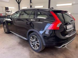 Melns Volvo V60 Cross Country 2018 Viļņa, ar dzinēja tilpumu 1.97 L un nobraukumu 201 tūkst. km par 11979 €, foto 10 vietnē AUTOMOTO.COM.LV