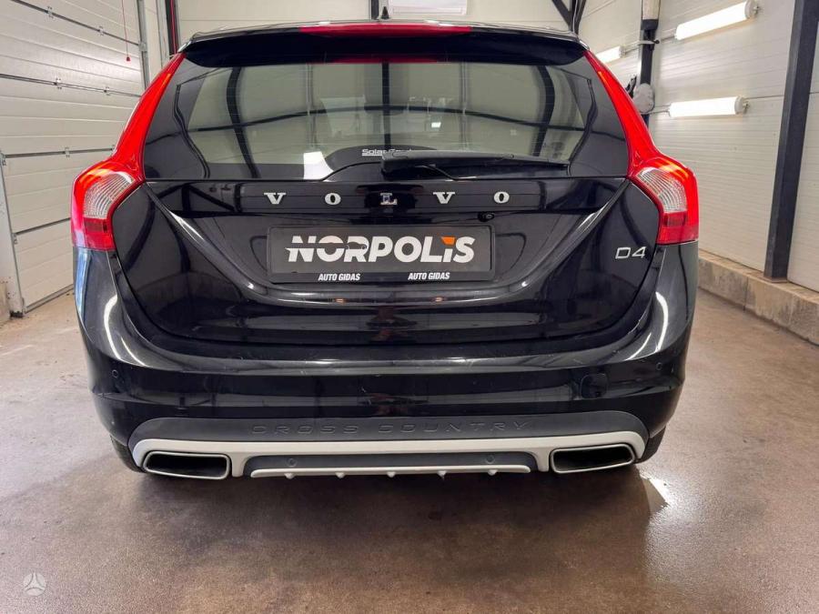 Melns Volvo V60 Cross Country 2018 Viļņa, ar dzinēja tilpumu 1.97 L un nobraukumu 201 tūkst. km par 11979 €, foto 12 vietnē AUTOMOTO.COM.LV