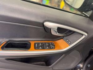 Melns Volvo V60 Cross Country 2018 Viļņa, ar dzinēja tilpumu 1.97 L un nobraukumu 201 tūkst. km par 11979 €, foto 13 vietnē AUTOMOTO.COM.LV