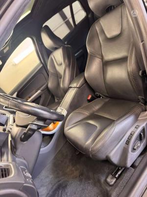 Melns Volvo V60 Cross Country 2018 Viļņa, ar dzinēja tilpumu 1.97 L un nobraukumu 201 tūkst. km par 11979 €, foto 16 vietnē AUTOMOTO.COM.LV