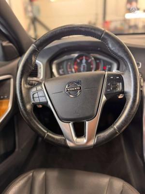 Melns Volvo V60 Cross Country 2018 Viļņa, ar dzinēja tilpumu 1.97 L un nobraukumu 201 tūkst. km par 11979 €, foto 19 vietnē AUTOMOTO.COM.LV