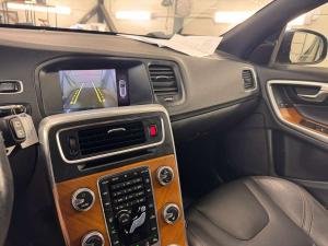 Melns Volvo V60 Cross Country 2018 Viļņa, ar dzinēja tilpumu 1.97 L un nobraukumu 201 tūkst. km par 11979 €, foto 22 vietnē AUTOMOTO.COM.LV
