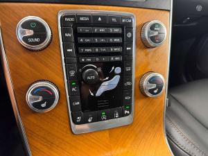 Melns Volvo V60 Cross Country 2018 Viļņa, ar dzinēja tilpumu 1.97 L un nobraukumu 201 tūkst. km par 11979 €, foto 23 vietnē AUTOMOTO.COM.LV