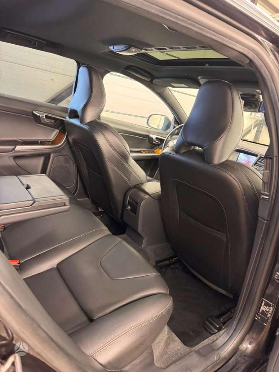Melns Volvo V60 Cross Country 2018 Viļņa, ar dzinēja tilpumu 1.97 L un nobraukumu 201 tūkst. km par 11979 €, foto 30 vietnē AUTOMOTO.COM.LV