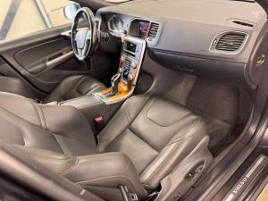 Melns Volvo V60 Cross Country 2018 Viļņa, ar dzinēja tilpumu 1.97 L un nobraukumu 201 tūkst. km par 11979 €, foto 32 vietnē AUTOMOTO.COM.LV