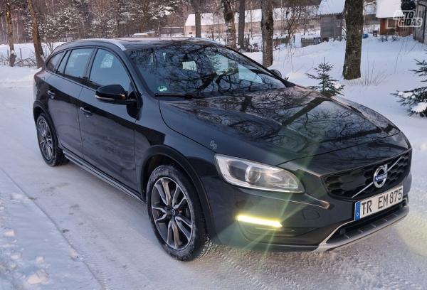 Melns Volvo V60 Cross Country 2016 Kauņa, ar dzinēja tilpumu 2.40 L un nobraukumu 246 tūkst. km par 11950 €, foto 3 vietnē AUTOMOTO.COM.LV