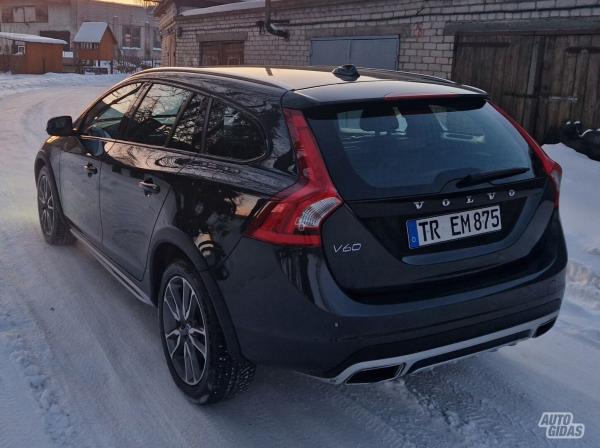Melns Volvo V60 Cross Country 2016 Kauņa, ar dzinēja tilpumu 2.40 L un nobraukumu 246 tūkst. km par 11950 €, foto 5 vietnē AUTOMOTO.COM.LV