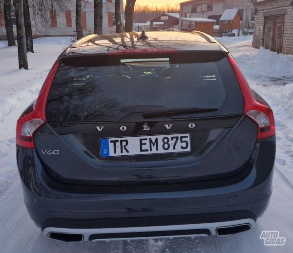 Melns Volvo V60 Cross Country 2016 Kauņa, ar dzinēja tilpumu 2.40 L un nobraukumu 246 tūkst. km par 11950 €, foto 7 vietnē AUTOMOTO.COM.LV