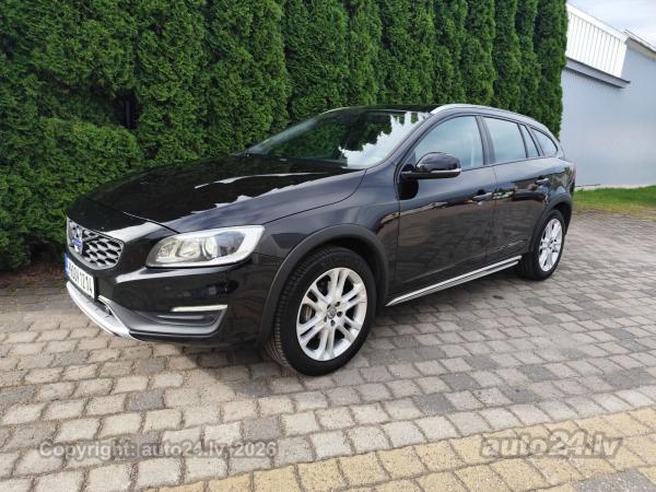 Melns Volvo V60 Cross Country 2016 Paide, ar dzinēja tilpumu 2.00 L un nobraukumu 239 tūkst. km par 12990 €, foto 1 vietnē AUTOMOTO.COM.LV