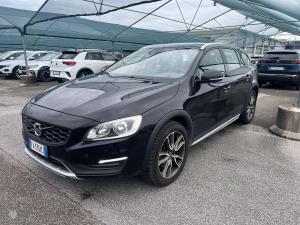 Melns Volvo V60 Cross Country 2017 Panevēža, ar dzinēja tilpumu 1.97 L un nobraukumu 214 tūkst. km par 9500 €, foto  vietnē AUTOMOTO.COM.LV