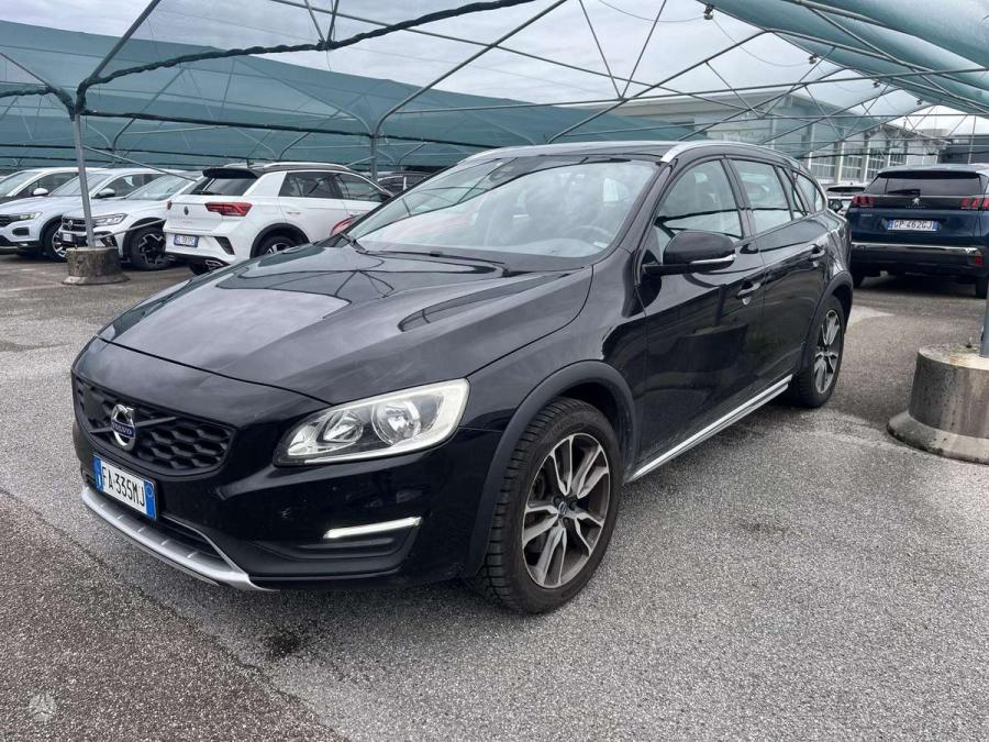 Melns Volvo V60 Cross Country 2017 Panevēža, ar dzinēja tilpumu 1.97 L un nobraukumu 214 tūkst. km par 9500 €, foto 1 vietnē AUTOMOTO.COM.LV