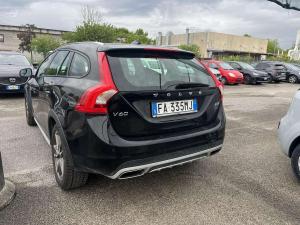 Melns Volvo V60 Cross Country 2017 Panevēža, ar dzinēja tilpumu 1.97 L un nobraukumu 214 tūkst. km par 9500 €, foto 6 vietnē AUTOMOTO.COM.LV