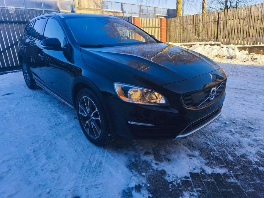 Melns Volvo V60 Cross Country 2018 Šauļi, ar dzinēja tilpumu 2.00 L un nobraukumu 95 tūkst. km par 12900 €, foto 7 vietnē AUTOMOTO.COM.LV