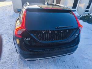 Melns Volvo V60 Cross Country 2018 Šauļi, ar dzinēja tilpumu 2.00 L un nobraukumu 95 tūkst. km par 12900 €, foto 9 vietnē AUTOMOTO.COM.LV