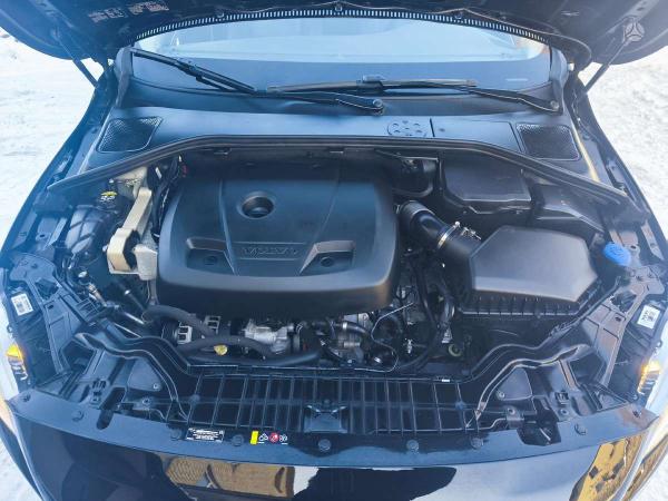 Black Volvo V60 Cross Country 2018 in Siauliai, with an engine capacity of 2.00 L and mileage of 95 thousand km for 12900 €, photo 11 on AUTOMOTO.COM.LV
