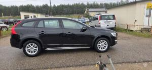 Melns Volvo V60 Cross Country 2018 Viļņa, ar dzinēja tilpumu 2.00 L un nobraukumu 305 tūkst. km par 9600 €, foto 9 vietnē AUTOMOTO.COM.LV