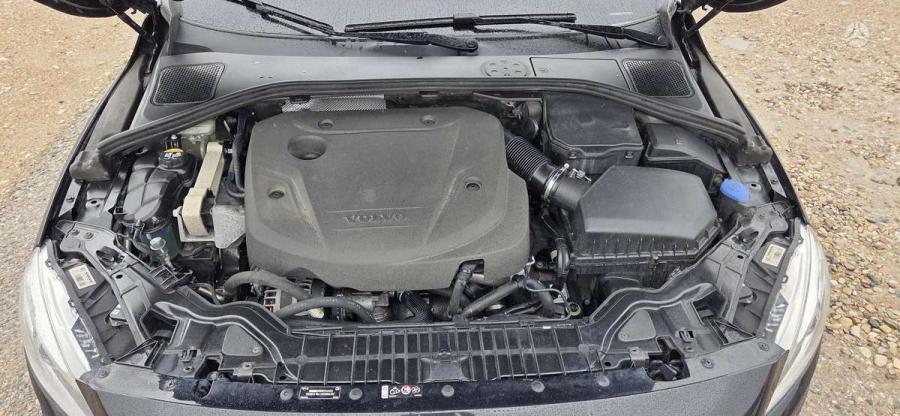 Melns Volvo V60 Cross Country 2018 Viļņa, ar dzinēja tilpumu 2.00 L un nobraukumu 305 tūkst. km par 9600 €, foto 25 vietnē AUTOMOTO.COM.LV