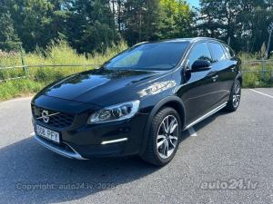 Melns Volvo V60 Cross Country 2018 Tallina, ar dzinēja tilpumu 2.00 L un nobraukumu 211 tūkst. km par 14999 €, foto  vietnē AUTOMOTO.COM.LV