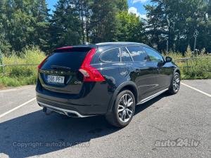 Black Volvo V60 Cross Country 2018 in Tallinn, with an engine capacity of 2.00 L and mileage of 211 thousand km for 14999 €, photo 5 on AUTOMOTO.COM.LV