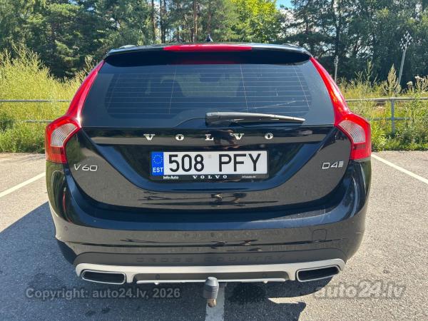 Black Volvo V60 Cross Country 2018 in Tallinn, with an engine capacity of 2.00 L and mileage of 211 thousand km for 14999 €, photo 7 on AUTOMOTO.COM.LV