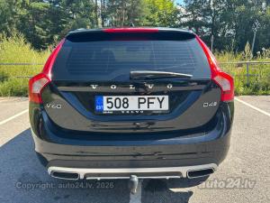 Black Volvo V60 Cross Country 2018 in Tallinn, with an engine capacity of 2.00 L and mileage of 211 thousand km for 14999 €, photo 8 on AUTOMOTO.COM.LV