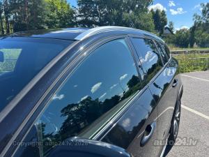 Black Volvo V60 Cross Country 2018 in Tallinn, with an engine capacity of 2.00 L and mileage of 211 thousand km for 14999 €, photo 13 on AUTOMOTO.COM.LV