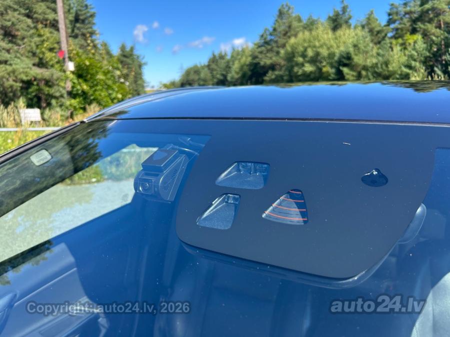 Black Volvo V60 Cross Country 2018 in Tallinn, with an engine capacity of 2.00 L and mileage of 211 thousand km for 14999 €, photo 16 on AUTOMOTO.COM.LV