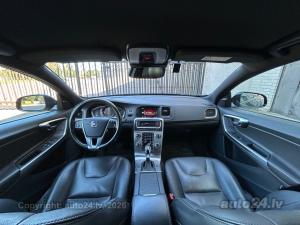 Black Volvo V60 Cross Country 2018 in Tallinn, with an engine capacity of 2.00 L and mileage of 211 thousand km for 14999 €, photo 17 on AUTOMOTO.COM.LV