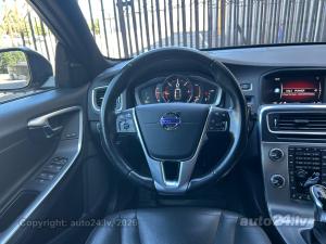 Black Volvo V60 Cross Country 2018 in Tallinn, with an engine capacity of 2.00 L and mileage of 211 thousand km for 14999 €, photo 18 on AUTOMOTO.COM.LV