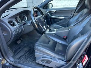 Black Volvo V60 Cross Country 2018 in Tallinn, with an engine capacity of 2.00 L and mileage of 211 thousand km for 14999 €, photo 19 on AUTOMOTO.COM.LV
